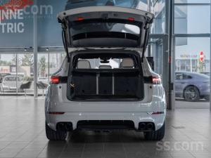 Grey Porsche Cayenne 2022 in Riga, with an engine capacity of 3.00 L and mileage of 54 thousand km for 69900 €, photo 15 on AUTOMOTO.COM.LV