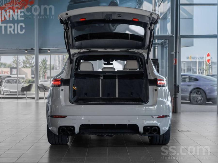 Grey Porsche Cayenne 2022 in Riga, with an engine capacity of 3.00 L and mileage of 54 thousand km for 69900 €, photo 15 on AUTOMOTO.COM.LV