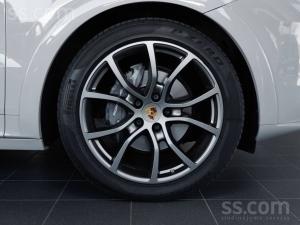 Grey Porsche Cayenne 2022 in Riga, with an engine capacity of 3.00 L and mileage of 54 thousand km for 69900 €, photo 16 on AUTOMOTO.COM.LV