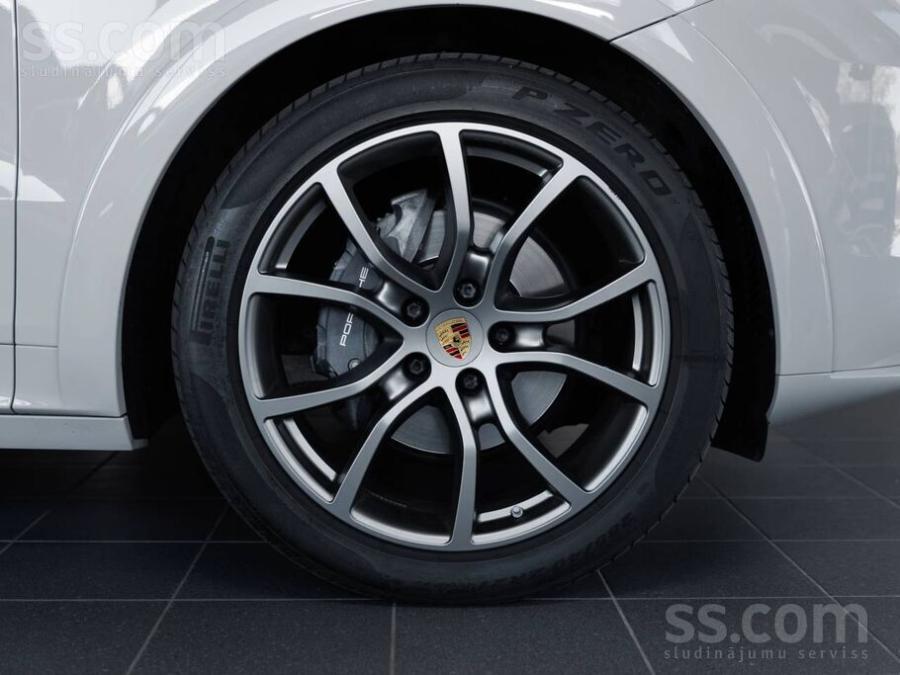 Grey Porsche Cayenne 2022 in Riga, with an engine capacity of 3.00 L and mileage of 54 thousand km for 69900 €, photo 16 on AUTOMOTO.COM.LV