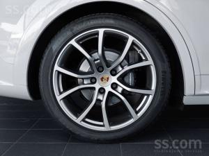 Grey Porsche Cayenne 2022 in Riga, with an engine capacity of 3.00 L and mileage of 54 thousand km for 69900 €, photo 17 on AUTOMOTO.COM.LV