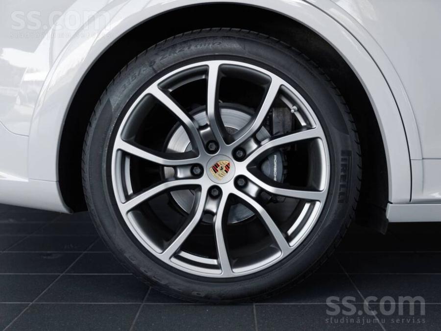 Grey Porsche Cayenne 2022 in Riga, with an engine capacity of 3.00 L and mileage of 54 thousand km for 69900 €, photo 17 on AUTOMOTO.COM.LV