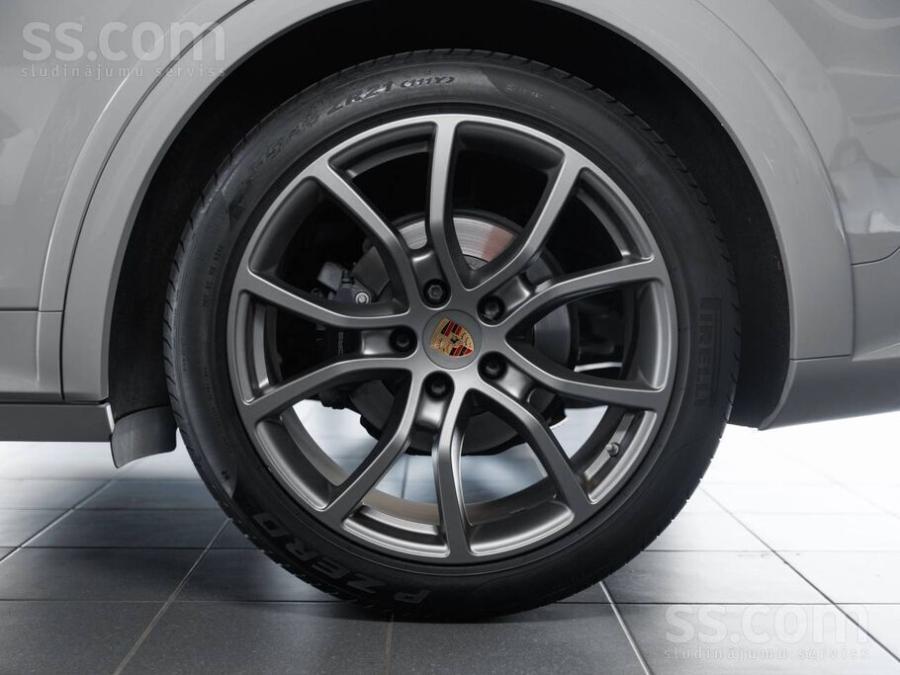 Grey Porsche Cayenne 2022 in Riga, with an engine capacity of 3.00 L and mileage of 54 thousand km for 69900 €, photo 19 on AUTOMOTO.COM.LV