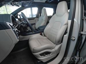Grey Porsche Cayenne 2022 in Riga, with an engine capacity of 3.00 L and mileage of 54 thousand km for 69900 €, photo 20 on AUTOMOTO.COM.LV