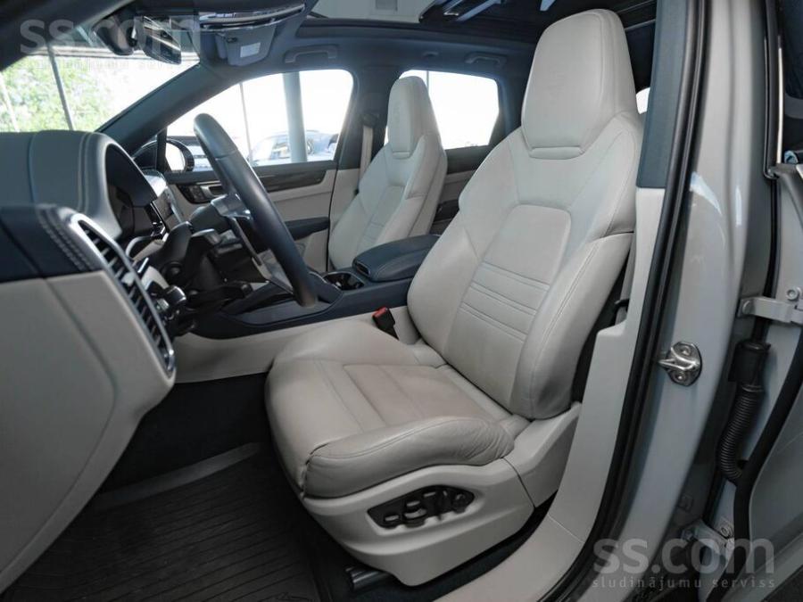 Grey Porsche Cayenne 2022 in Riga, with an engine capacity of 3.00 L and mileage of 54 thousand km for 69900 €, photo 20 on AUTOMOTO.COM.LV