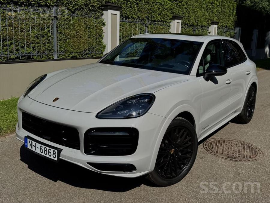 Grey Porsche Cayenne 2022 in Riga, with an engine capacity of 3.00 L and mileage of 31 thousand km for 84900 €, photo 1 on AUTOMOTO.COM.LV
