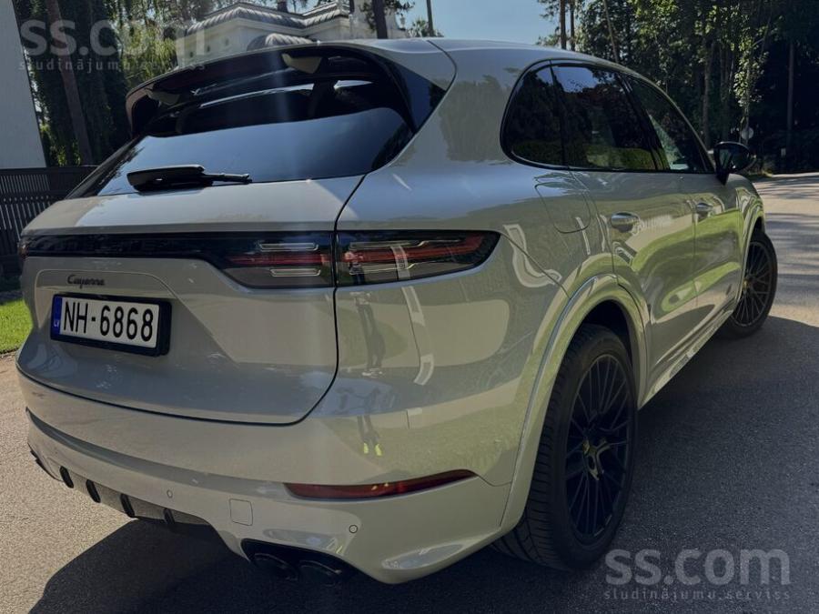 Grey Porsche Cayenne 2022 in Riga, with an engine capacity of 3.00 L and mileage of 31 thousand km for 84900 €, photo 4 on AUTOMOTO.COM.LV
