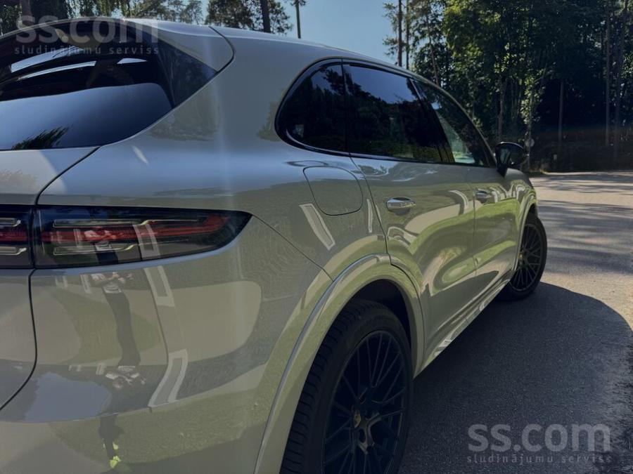 Grey Porsche Cayenne 2022 in Riga, with an engine capacity of 3.00 L and mileage of 31 thousand km for 84900 €, photo 5 on AUTOMOTO.COM.LV