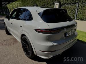 Grey Porsche Cayenne 2022 in Riga, with an engine capacity of 3.00 L and mileage of 31 thousand km for 84900 €, photo 6 on AUTOMOTO.COM.LV