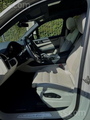 Grey Porsche Cayenne 2022 in Riga, with an engine capacity of 3.00 L and mileage of 31 thousand km for 84900 €, photo 8 on AUTOMOTO.COM.LV
