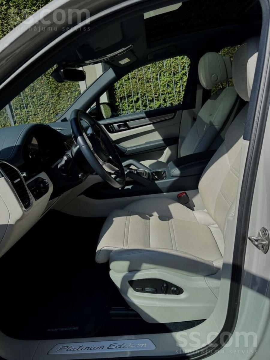 Grey Porsche Cayenne 2022 in Riga, with an engine capacity of 3.00 L and mileage of 31 thousand km for 84900 €, photo 8 on AUTOMOTO.COM.LV