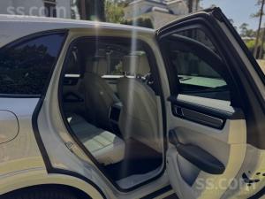 Grey Porsche Cayenne 2022 in Riga, with an engine capacity of 3.00 L and mileage of 31 thousand km for 84900 €, photo 9 on AUTOMOTO.COM.LV