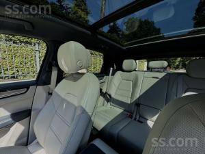 Grey Porsche Cayenne 2022 in Riga, with an engine capacity of 3.00 L and mileage of 31 thousand km for 84900 €, photo 10 on AUTOMOTO.COM.LV