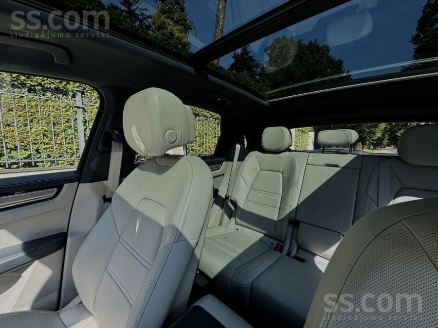 Grey Porsche Cayenne 2022 in Riga, with an engine capacity of 3.00 L and mileage of 31 thousand km for 84900 €, photo 10 on AUTOMOTO.COM.LV