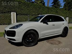 Grey Porsche Cayenne 2022 in Riga, with an engine capacity of 3.00 L and mileage of 31 thousand km for 84900 €, photo 15 on AUTOMOTO.COM.LV