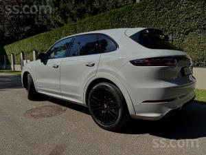Grey Porsche Cayenne 2022 in Riga, with an engine capacity of 3.00 L and mileage of 31 thousand km for 84900 €, photo 17 on AUTOMOTO.COM.LV