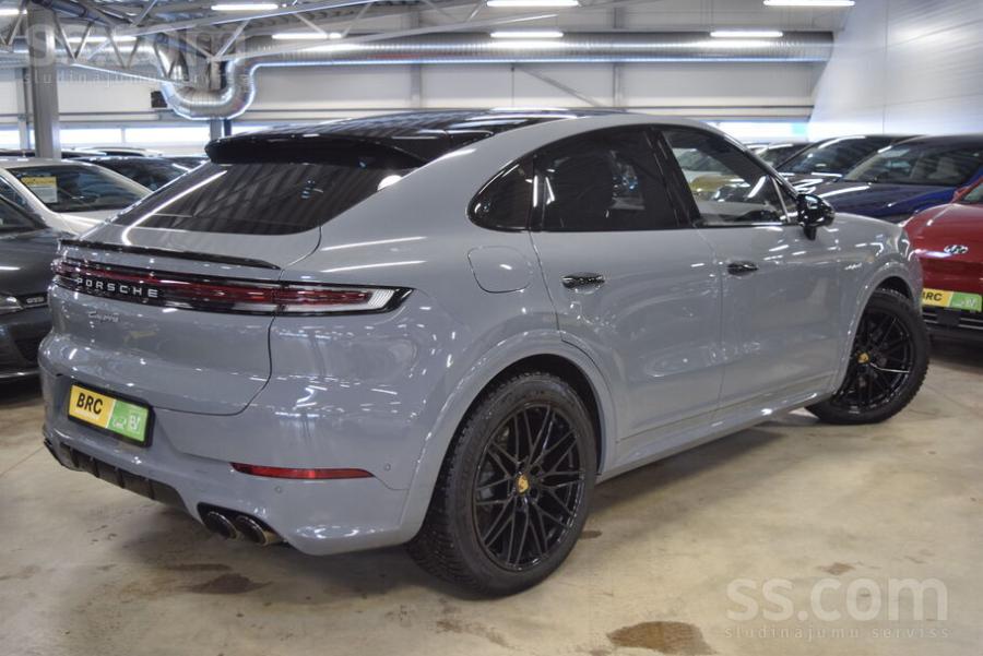 Grey Porsche Cayenne 2023 in Riga, with an engine capacity of 3.00 L and mileage of 62 thousand km for 99000 €, photo 3 on AUTOMOTO.COM.LV