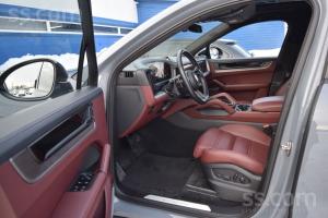 Grey Porsche Cayenne 2023 in Riga, with an engine capacity of 3.00 L and mileage of 62 thousand km for 99000 €, photo 4 on AUTOMOTO.COM.LV