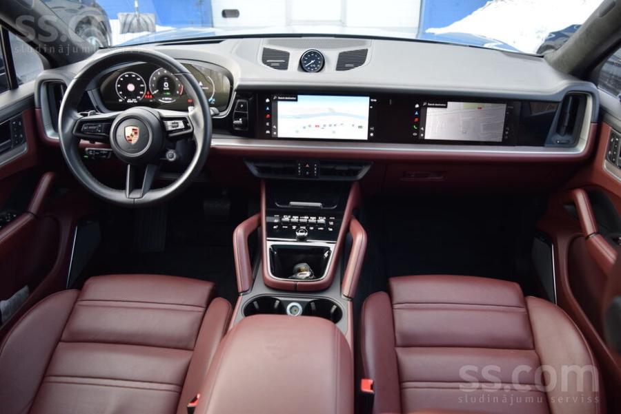 Grey Porsche Cayenne 2023 in Riga, with an engine capacity of 3.00 L and mileage of 62 thousand km for 99000 €, photo 5 on AUTOMOTO.COM.LV