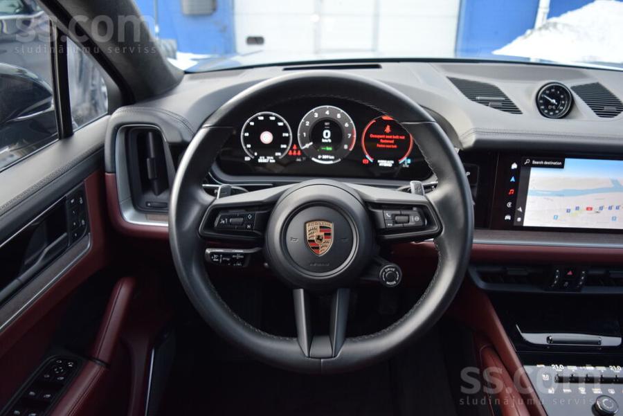 Grey Porsche Cayenne 2023 in Riga, with an engine capacity of 3.00 L and mileage of 62 thousand km for 99000 €, photo 14 on AUTOMOTO.COM.LV