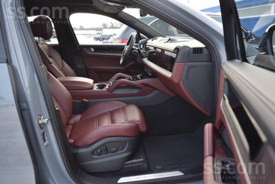 Grey Porsche Cayenne 2023 in Riga, with an engine capacity of 3.00 L and mileage of 62 thousand km for 99000 €, photo 17 on AUTOMOTO.COM.LV