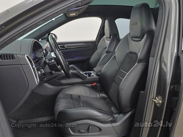 Grey Porsche Cayenne 2023 in Tallinn, with an engine capacity of 4.00 L and mileage of 97 thousand km for 79000 €, photo 10 on AUTOMOTO.COM.LV