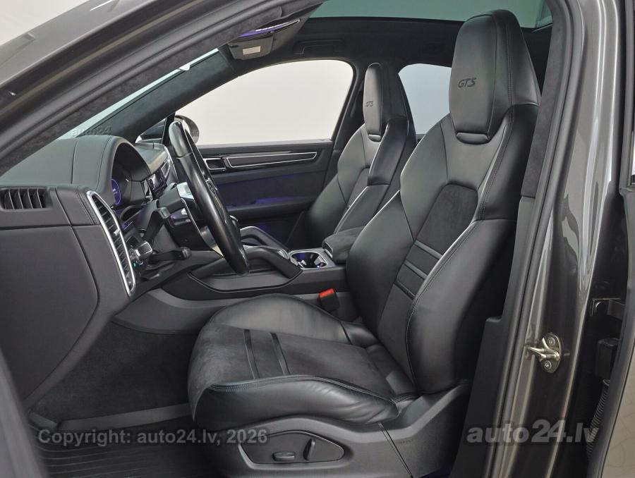 Grey Porsche Cayenne 2023 in Tallinn, with an engine capacity of 4.00 L and mileage of 97 thousand km for 79000 €, photo 11 on AUTOMOTO.COM.LV