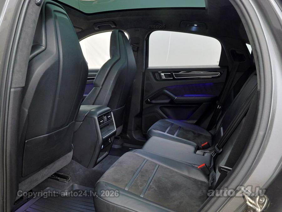 Grey Porsche Cayenne 2023 in Tallinn, with an engine capacity of 4.00 L and mileage of 97 thousand km for 79000 €, photo 14 on AUTOMOTO.COM.LV