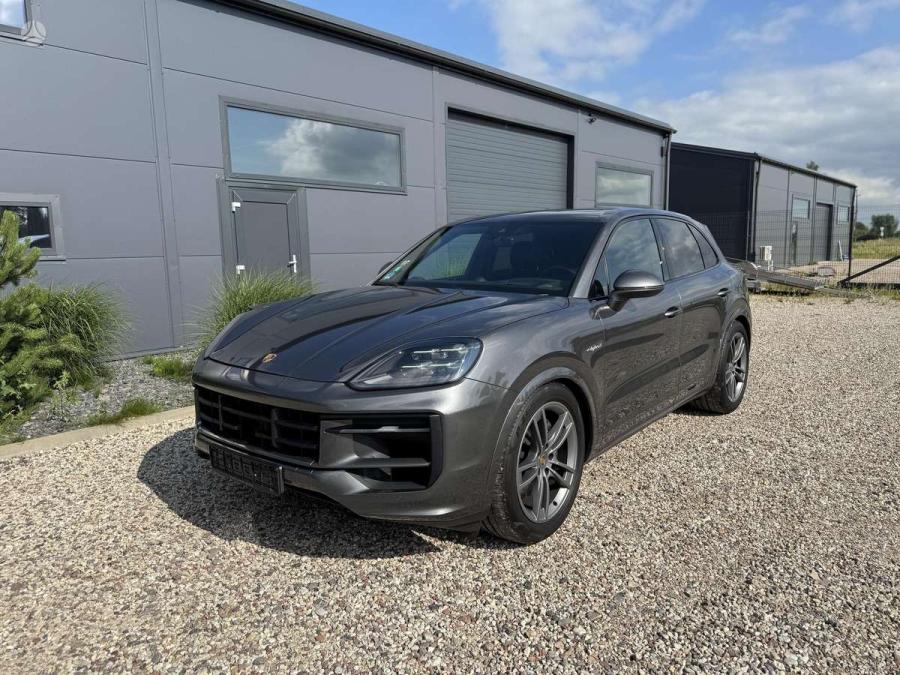Pelēks Porsche Cayenne 2023 Kauņa, ar dzinēja tilpumu 3.00 L un nobraukumu 200 tūkst. km par 59999 €, foto 1 vietnē AUTOMOTO.COM.LV