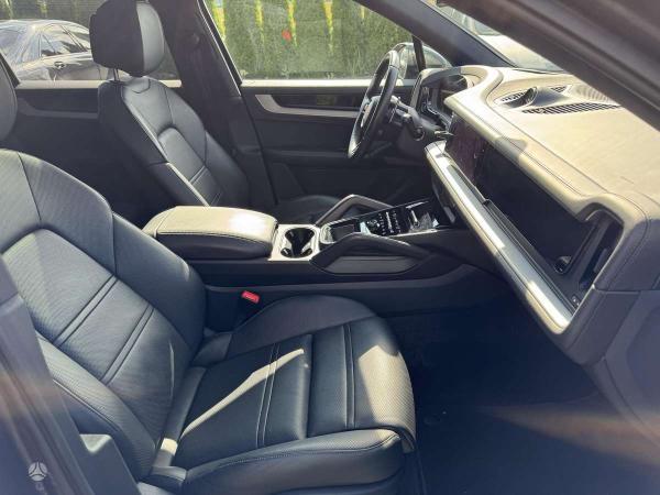 Pelēks Porsche Cayenne 2023 Kauņa, ar dzinēja tilpumu 3.00 L un nobraukumu 200 tūkst. km par 59999 €, foto 10 vietnē AUTOMOTO.COM.LV