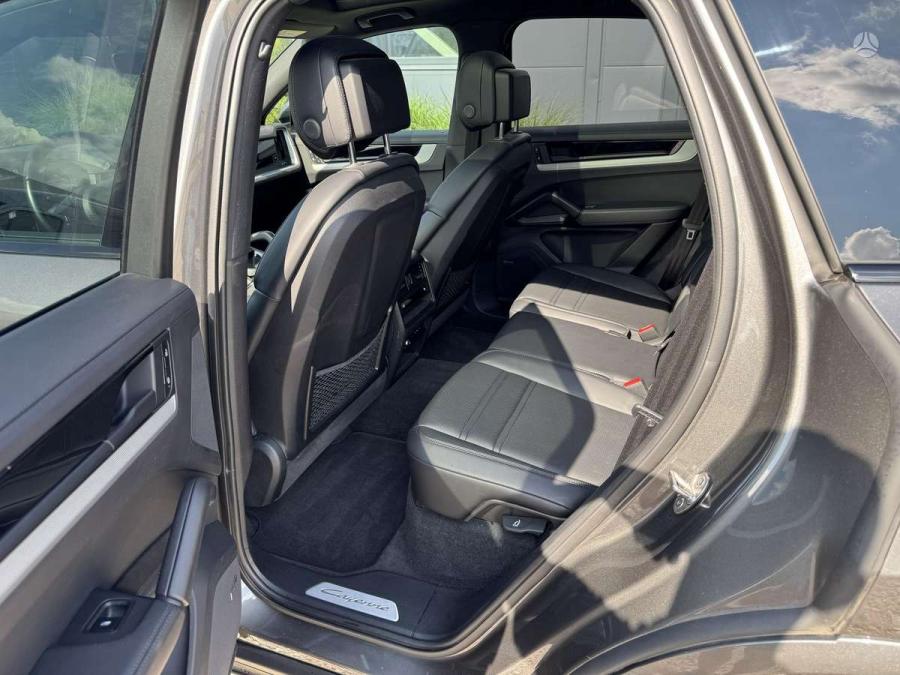 Pelēks Porsche Cayenne 2023 Kauņa, ar dzinēja tilpumu 3.00 L un nobraukumu 200 tūkst. km par 59999 €, foto 14 vietnē AUTOMOTO.COM.LV