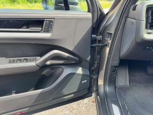Pelēks Porsche Cayenne 2023 Kauņa, ar dzinēja tilpumu 3.00 L un nobraukumu 201 tūkst. km par 56900 €, foto 19 vietnē AUTOMOTO.COM.LV