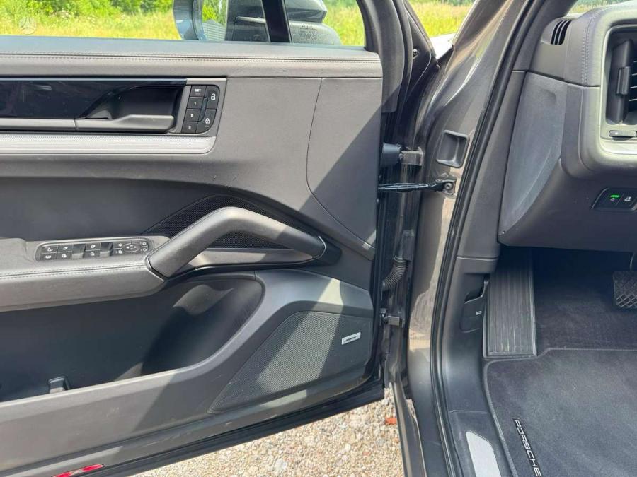 Pelēks Porsche Cayenne 2023 Kauņa, ar dzinēja tilpumu 3.00 L un nobraukumu 201 tūkst. km par 56900 €, foto 19 vietnē AUTOMOTO.COM.LV