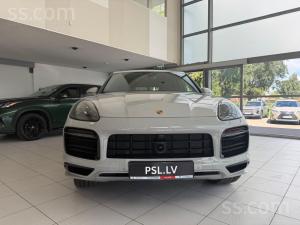 Grey Porsche Cayenne 2023 in Riga, with an engine capacity of 3.00 L and mileage of 26 thousand km for 94900 €, photo 3 on AUTOMOTO.COM.LV