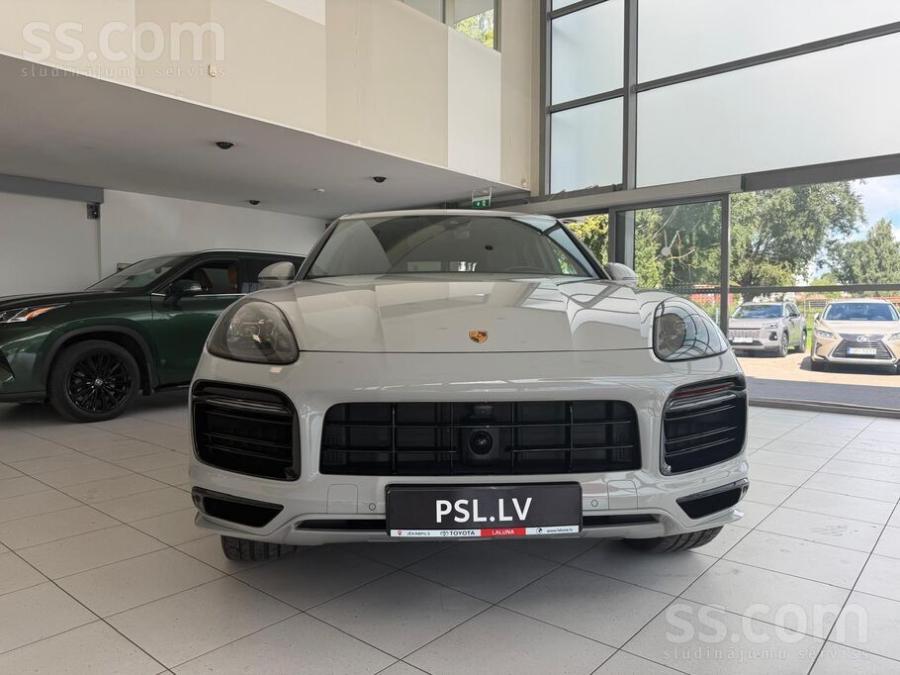 Grey Porsche Cayenne 2023 in Riga, with an engine capacity of 3.00 L and mileage of 26 thousand km for 94900 €, photo 3 on AUTOMOTO.COM.LV