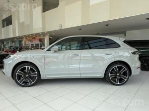 Grey Porsche Cayenne 2023 in Riga, with an engine capacity of 3.00 L and mileage of 26 thousand km for 94900 €, photo 4 on AUTOMOTO.COM.LV