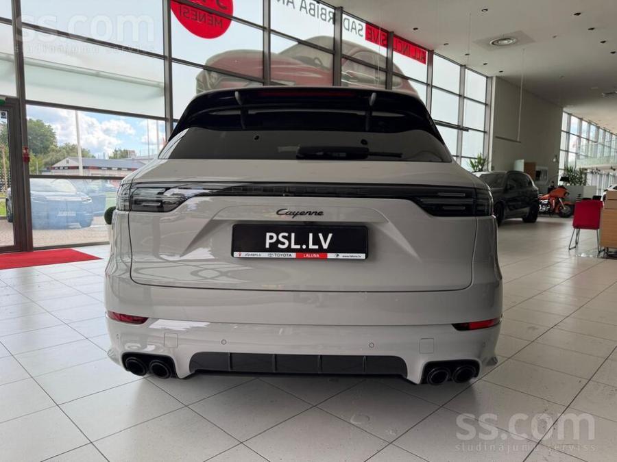 Grey Porsche Cayenne 2023 in Riga, with an engine capacity of 3.00 L and mileage of 26 thousand km for 94900 €, photo 6 on AUTOMOTO.COM.LV