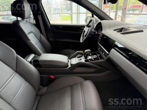 Grey Porsche Cayenne 2023 in Riga, with an engine capacity of 3.00 L and mileage of 26 thousand km for 94900 €, photo 9 on AUTOMOTO.COM.LV