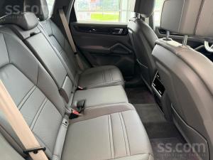 Grey Porsche Cayenne 2023 in Riga, with an engine capacity of 3.00 L and mileage of 26 thousand km for 94900 €, photo 10 on AUTOMOTO.COM.LV