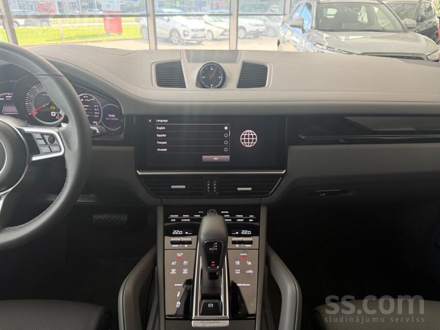 Grey Porsche Cayenne 2023 in Riga, with an engine capacity of 3.00 L and mileage of 26 thousand km for 94900 €, photo 12 on AUTOMOTO.COM.LV