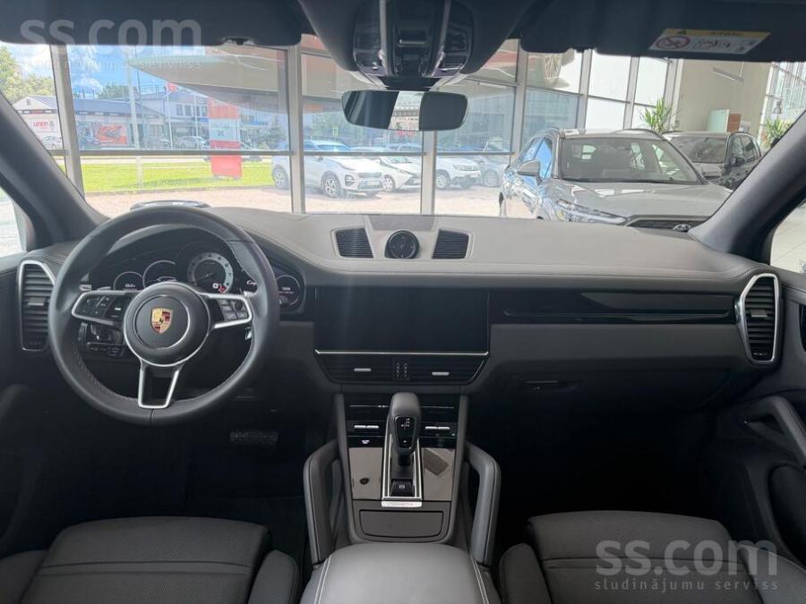 Grey Porsche Cayenne 2023 in Riga, with an engine capacity of 3.00 L and mileage of 26 thousand km for 94900 €, photo 13 on AUTOMOTO.COM.LV
