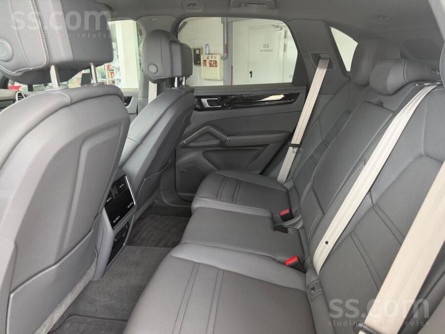 Grey Porsche Cayenne 2023 in Riga, with an engine capacity of 3.00 L and mileage of 26 thousand km for 94900 €, photo 17 on AUTOMOTO.COM.LV