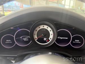 Grey Porsche Cayenne 2023 in Riga, with an engine capacity of 3.00 L and mileage of 26 thousand km for 94900 €, photo 19 on AUTOMOTO.COM.LV