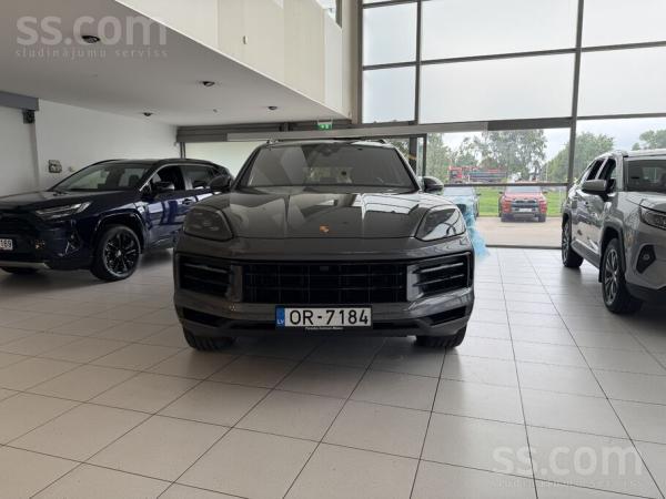 Porsche Cayenne 2023 in Riga on AUTOMOTO.COM.LV Grey Porsche Cayenne 2023 in Riga, with an engine capacity of 4.00 L and mileage of 18 thousand km for 99900 €, photo 3 on AUTOMOTO.COM.LV