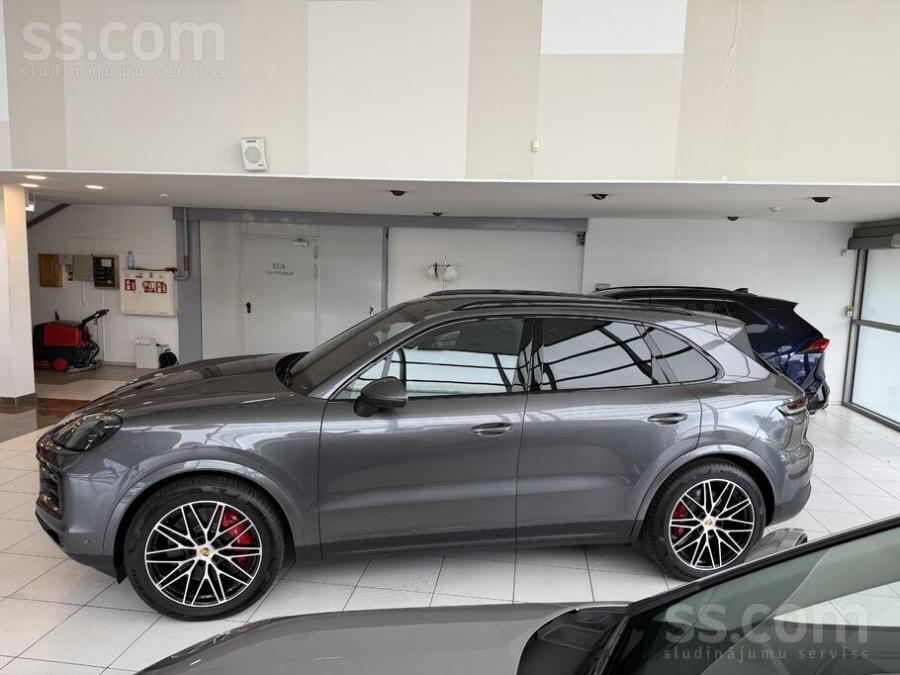 Pelēks Porsche Cayenne 2023 Rīga, ar dzinēja tilpumu 4.00 L un nobraukumu 18 tūkst. km par 99900 €, foto 4 vietnē AUTOMOTO.COM.LV