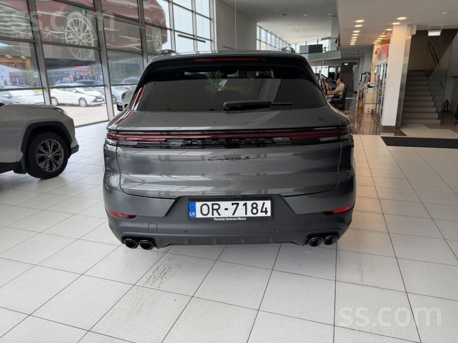 Pelēks Porsche Cayenne 2023 Rīga, ar dzinēja tilpumu 4.00 L un nobraukumu 18 tūkst. km par 99900 €, foto 7 vietnē AUTOMOTO.COM.LV