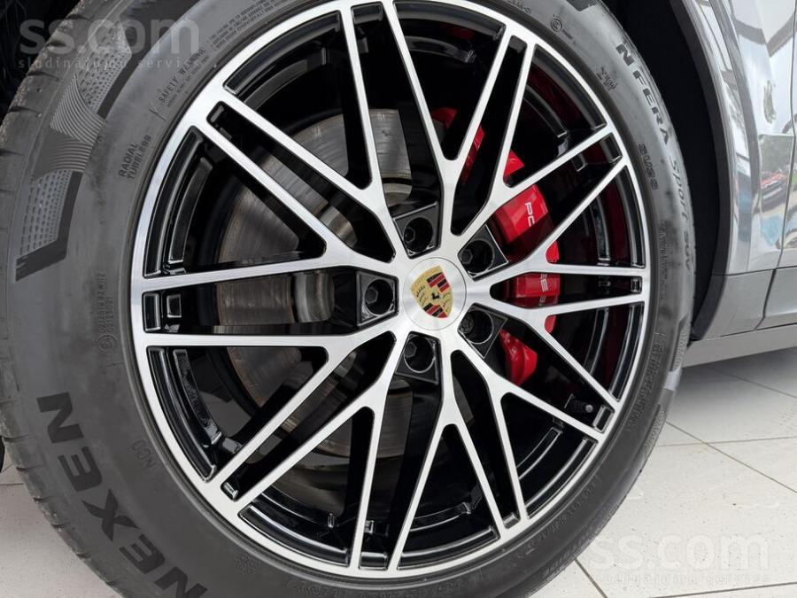 Pelēks Porsche Cayenne 2023 Rīga, ar dzinēja tilpumu 4.00 L un nobraukumu 18 tūkst. km par 99900 €, foto 12 vietnē AUTOMOTO.COM.LV