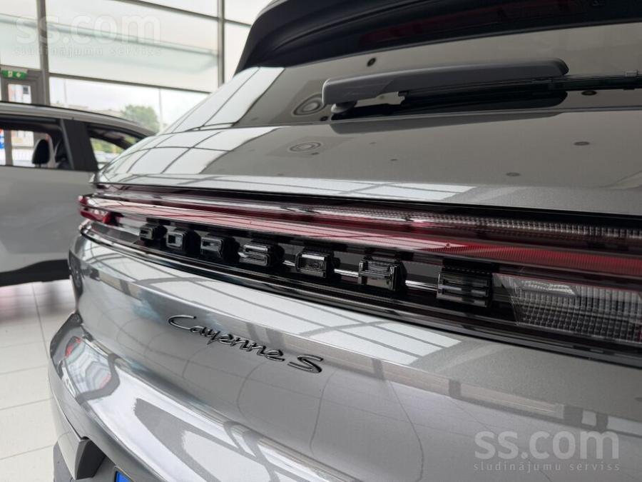 Pelēks Porsche Cayenne 2023 Rīga, ar dzinēja tilpumu 4.00 L un nobraukumu 18 tūkst. km par 99900 €, foto 15 vietnē AUTOMOTO.COM.LV