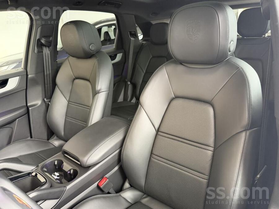Pelēks Porsche Cayenne 2023 Rīga, ar dzinēja tilpumu 4.00 L un nobraukumu 18 tūkst. km par 99900 €, foto 18 vietnē AUTOMOTO.COM.LV