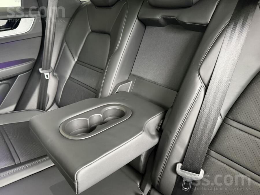 Pelēks Porsche Cayenne 2023 Rīga, ar dzinēja tilpumu 4.00 L un nobraukumu 18 tūkst. km par 99900 €, foto 27 vietnē AUTOMOTO.COM.LV